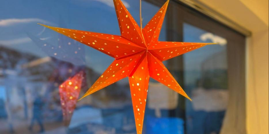 Hvornår skal julestjernen tændes? | KNR