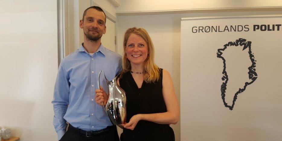 Får medalje: Signe hjalp Kasper op ad 16 meter dyb sprække i gletsjer | KNR